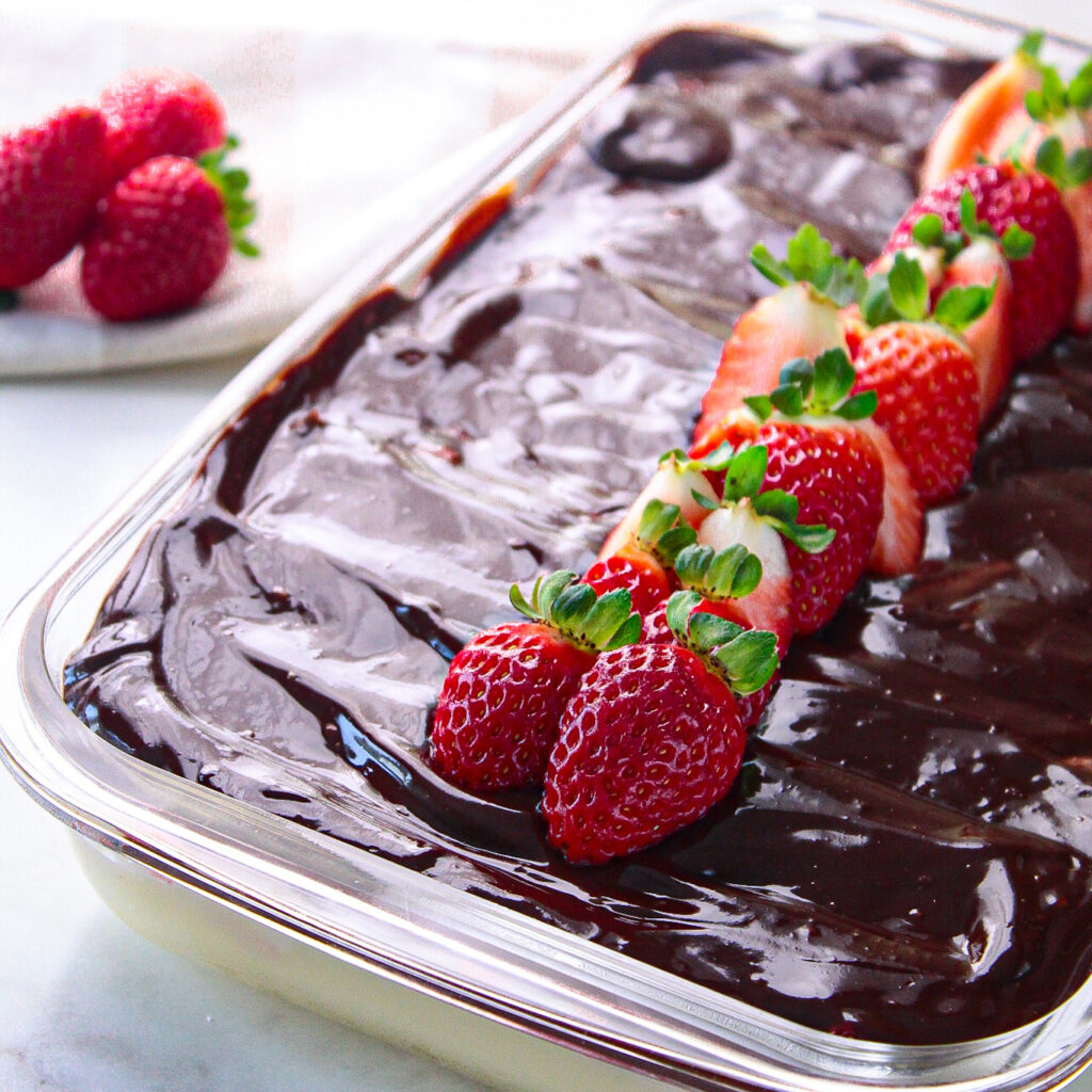 BOMBOM DE MORANGO NA TRAVESSA | SOBREMESA DE ULTIMA HORA | DELICIOSA E ...