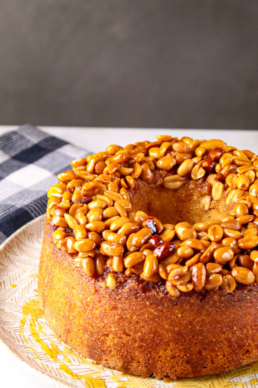 BOLO PÉ DE MOLEQUE | JÁ SAI DO FORNO COM COBERTURA| BOLO DE AMENDOIM ...