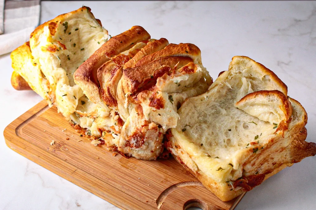 RECEITA DE PÃO SALGADO COM QUEIJO E TEMPEROS | RECHEADO ENTRE FATIAS ...